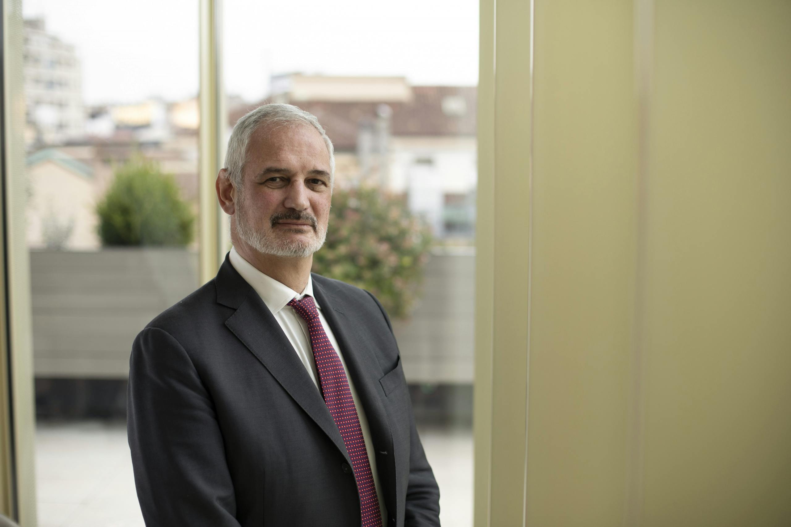 Clifford Chance hits £2.4bn turnover as new US mandates drive growth ...